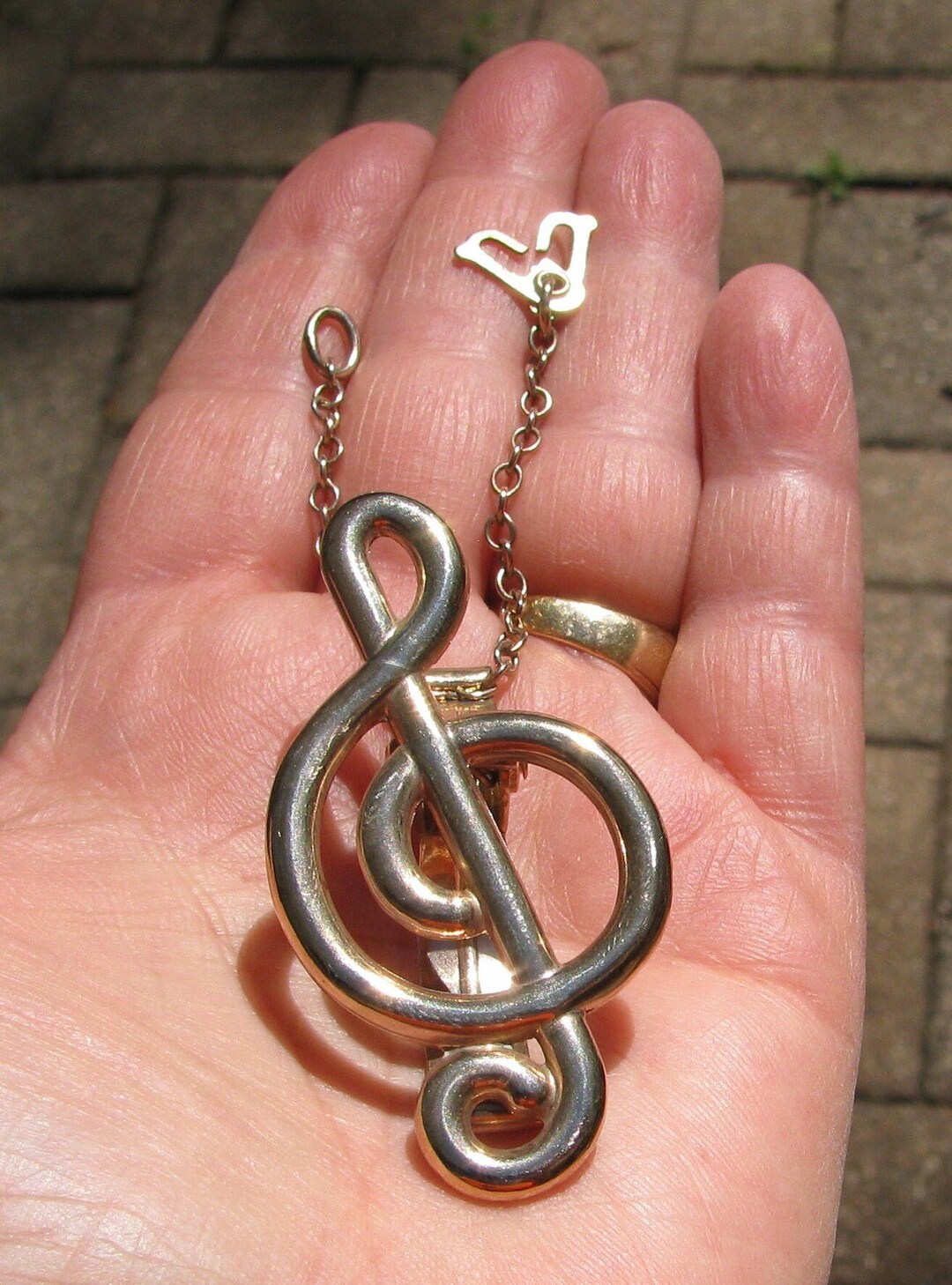 Unique and Vintage Gold Tone Treble Clef Glove Keeper, Mitten Keeper ...