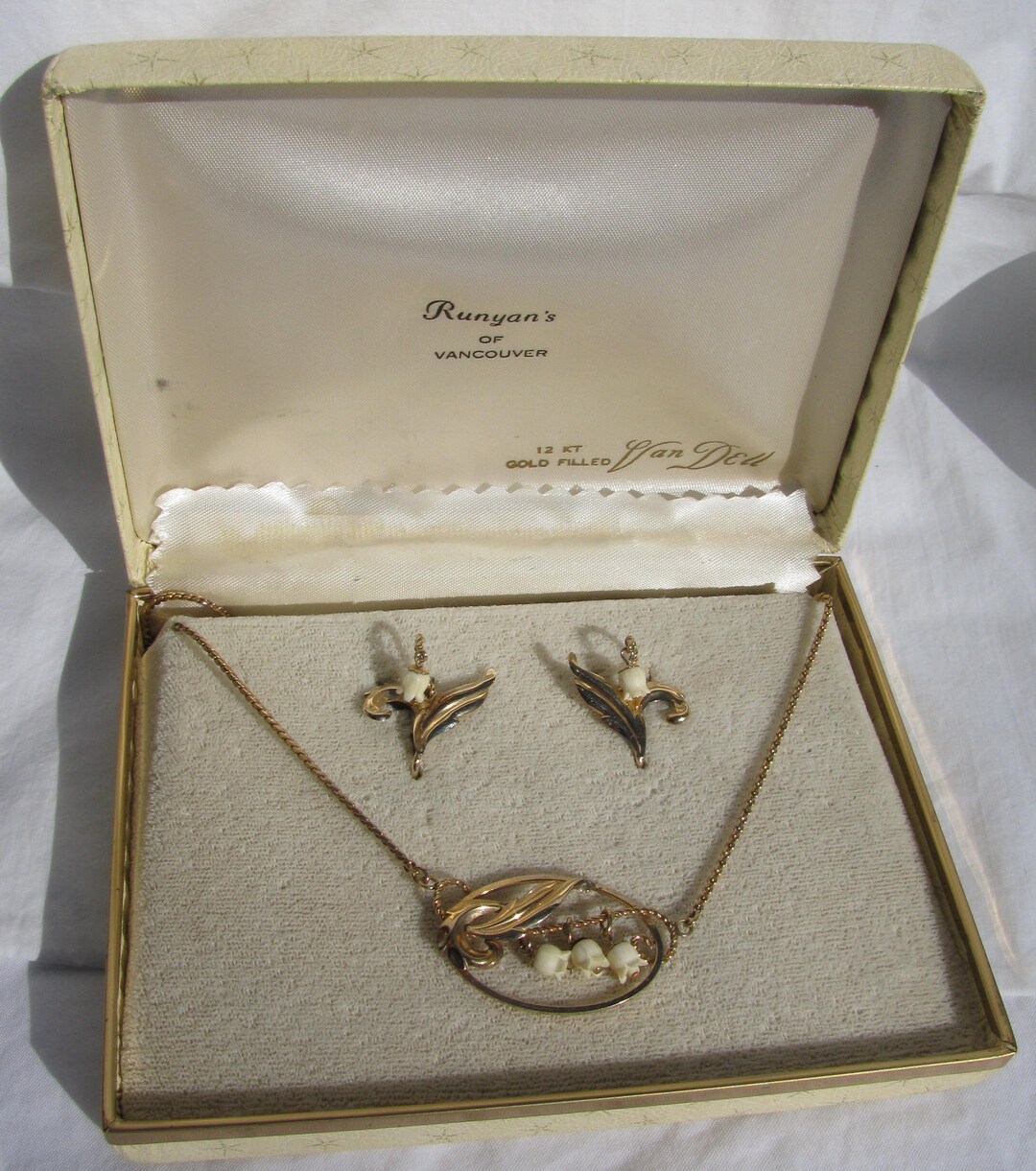 1940's Vintage Van Dell 12K GF Carved Lily of the Valley Articulated ...