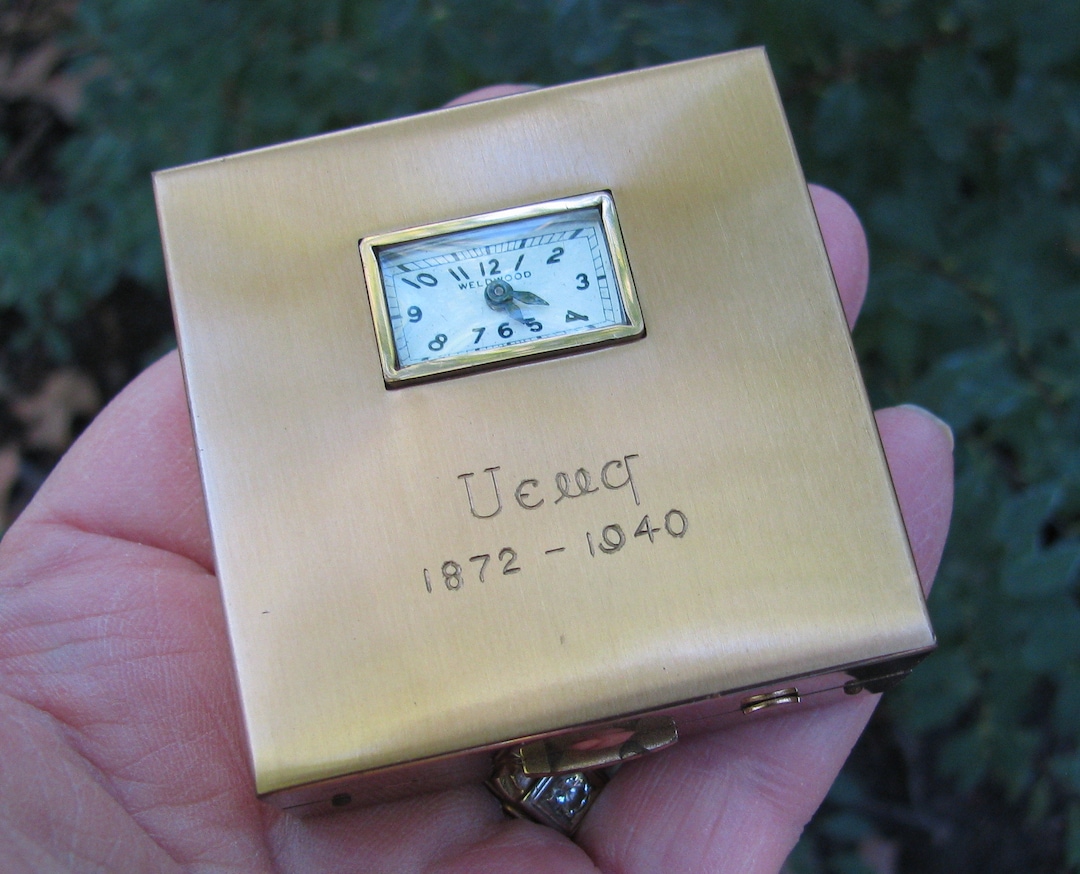 Vintage 1930's Illinois Watch Case Co. Lady's Powder Compact With ...