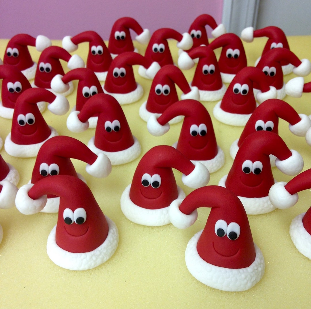 Christmas Santa Hat Cupcake Toppers, Fondant Christmas Cupcake Toppers ...