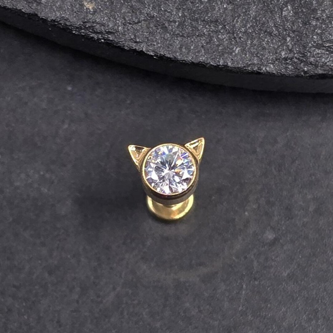 16g Titanium ASTM F136 Cat Ears Internal Thread White CZ Flower Top ...