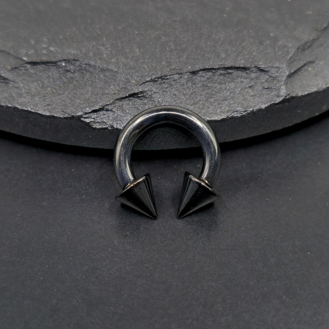 10g Black Horseshoe Spikes 316L Surgical Steel Internal Thread Hoop ...