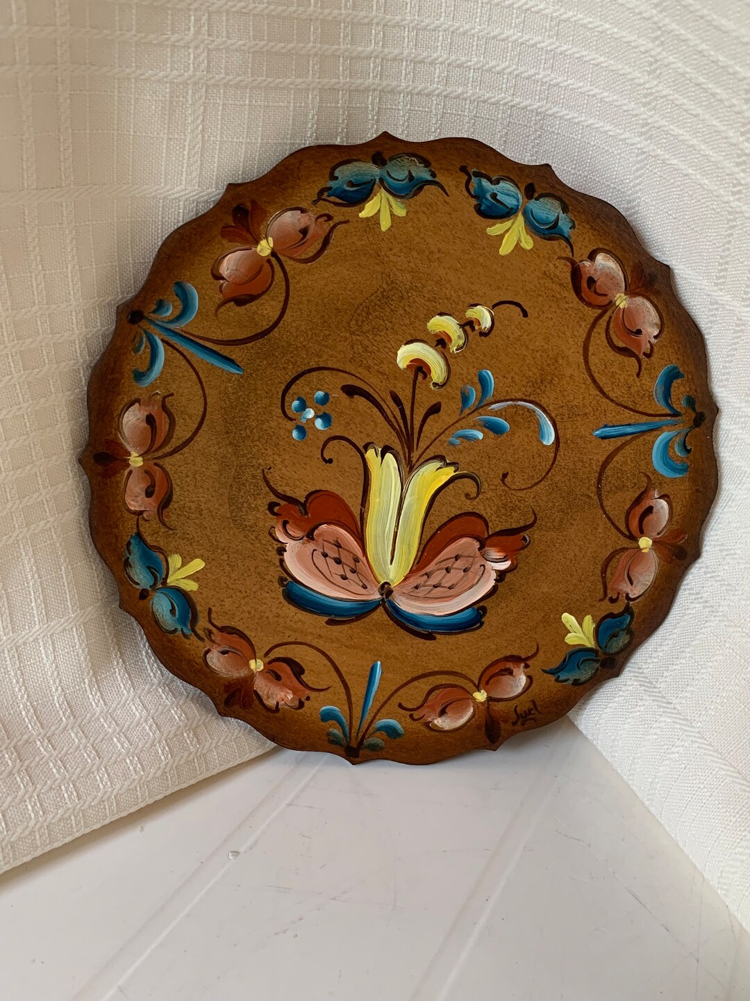 6" Plate of Natural Maple With Scalloped Edge and Hand Painted Telemark ...