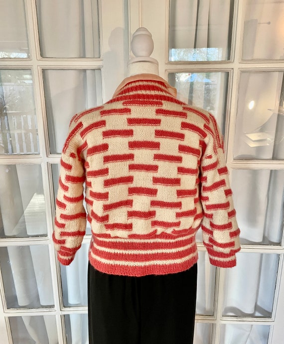 1950s cropped pinup style cardigan. Salmon color. Lin… - Gem