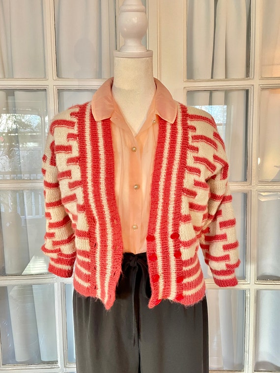 1950s cropped pinup style cardigan. Salmon color. Lin… - Gem