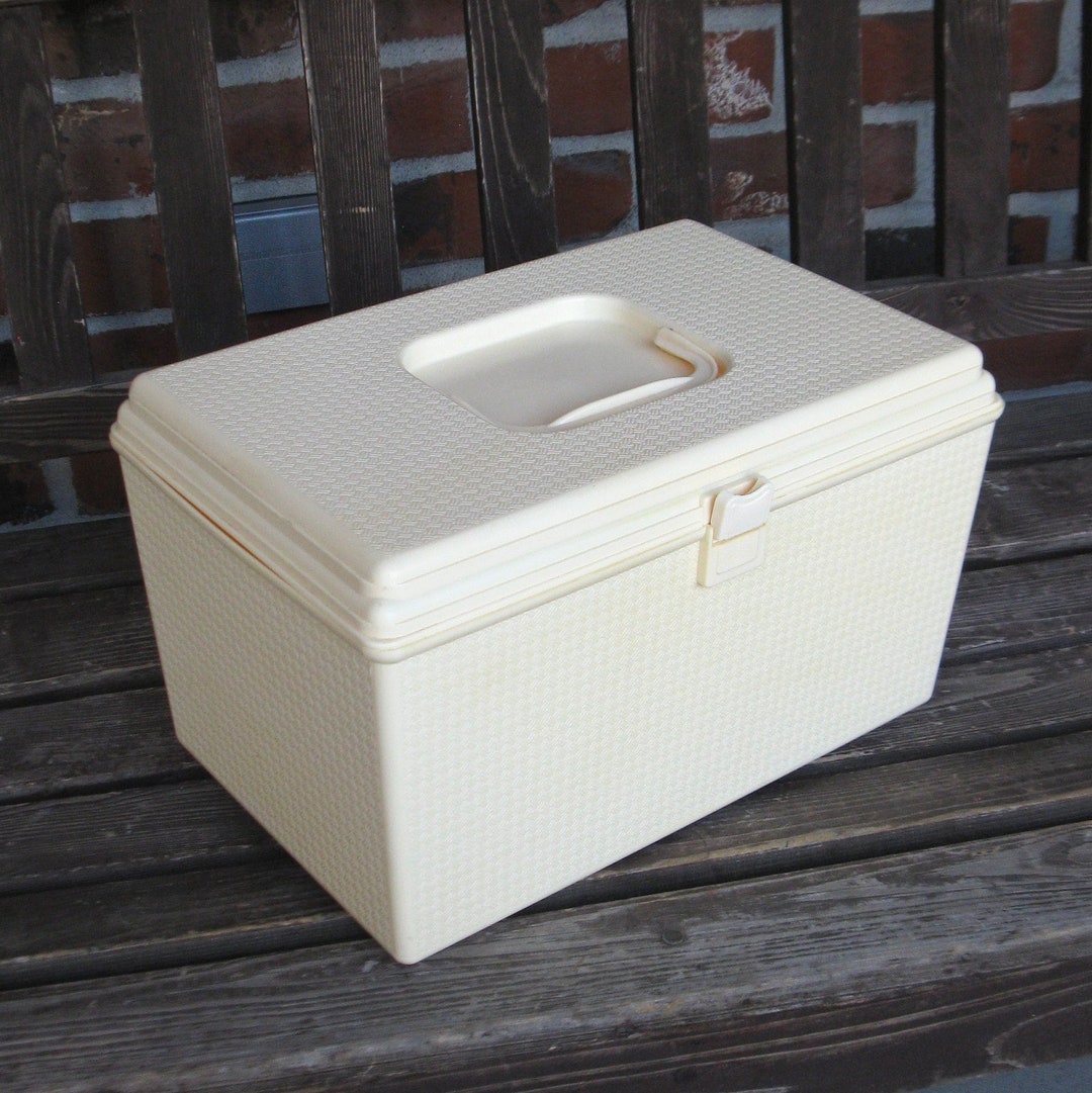 XL Wilson Mfg Sewing Box -CREAMY BEIGE- Ivory- Almond- 1970s Retro ...