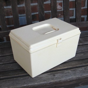 XL Wilson Mfg Sewing Box CREAMY BEIGE Ivory Almond 1970s Retro Sewing ...
