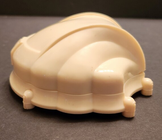 Vintage Geneve Clam Shaped Watch Or Necklace Plastic… - Gem