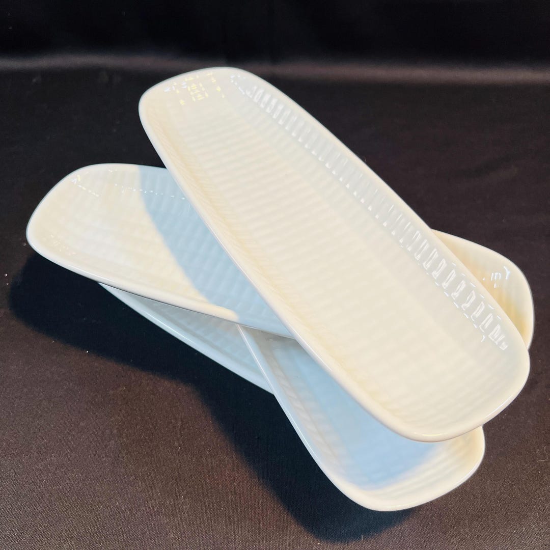 4 Crate & Barrel White Ceramic Corn Cob Dishes, Complete Set, Textured ...