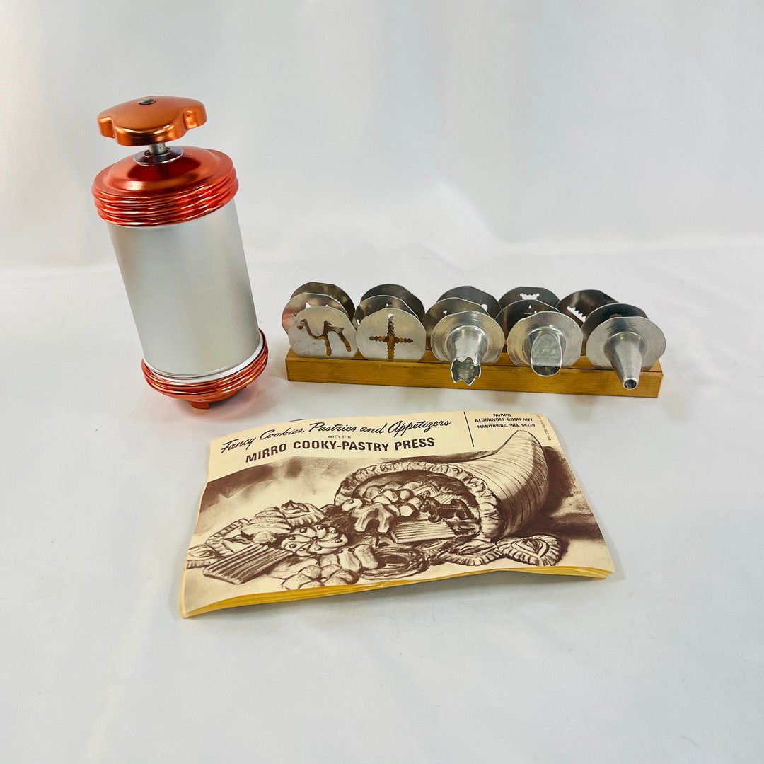 Mirro Cookie Pastry Press With 12 Flat Discs and 3 Tips and Bonus Wood ...