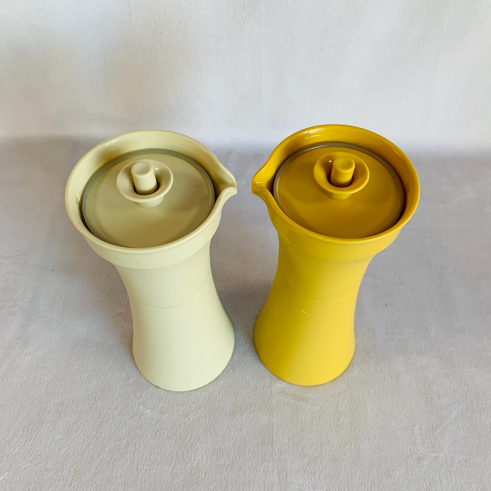 Tupperware Oil and Vinegar Cruet Set Two Color Tupperware - Etsy