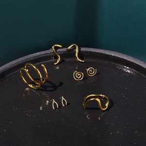 Curve Ring, Boho Wedding Band, Gold Nature Ring, Bronze Squiggle Ring for Her, Gold Wavy ...