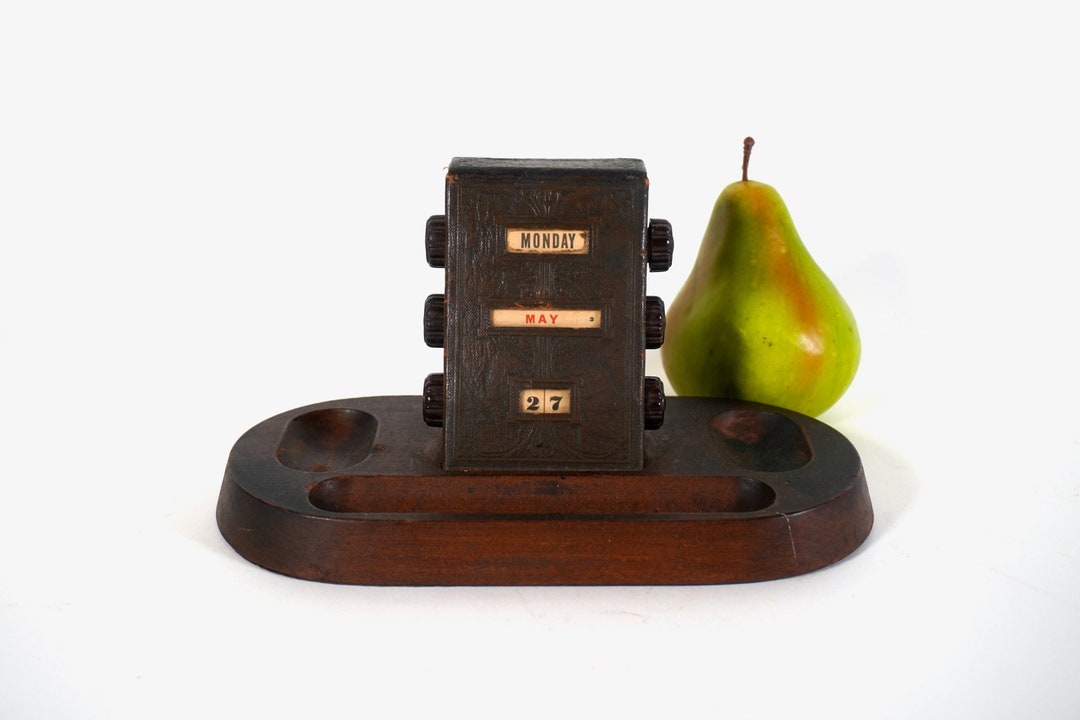 Perpetual Calendar Desk Organizer by Finch & Mccullough Made of Leather ...