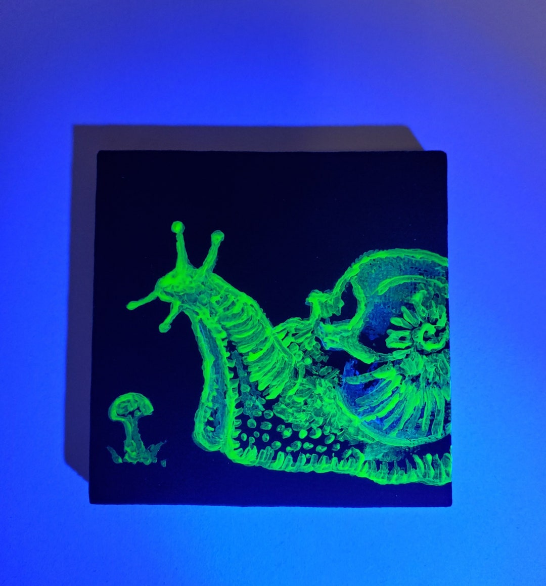 Blacklight Art UV Snail Death Skull Glow in the Dark Magnet Miniature ...