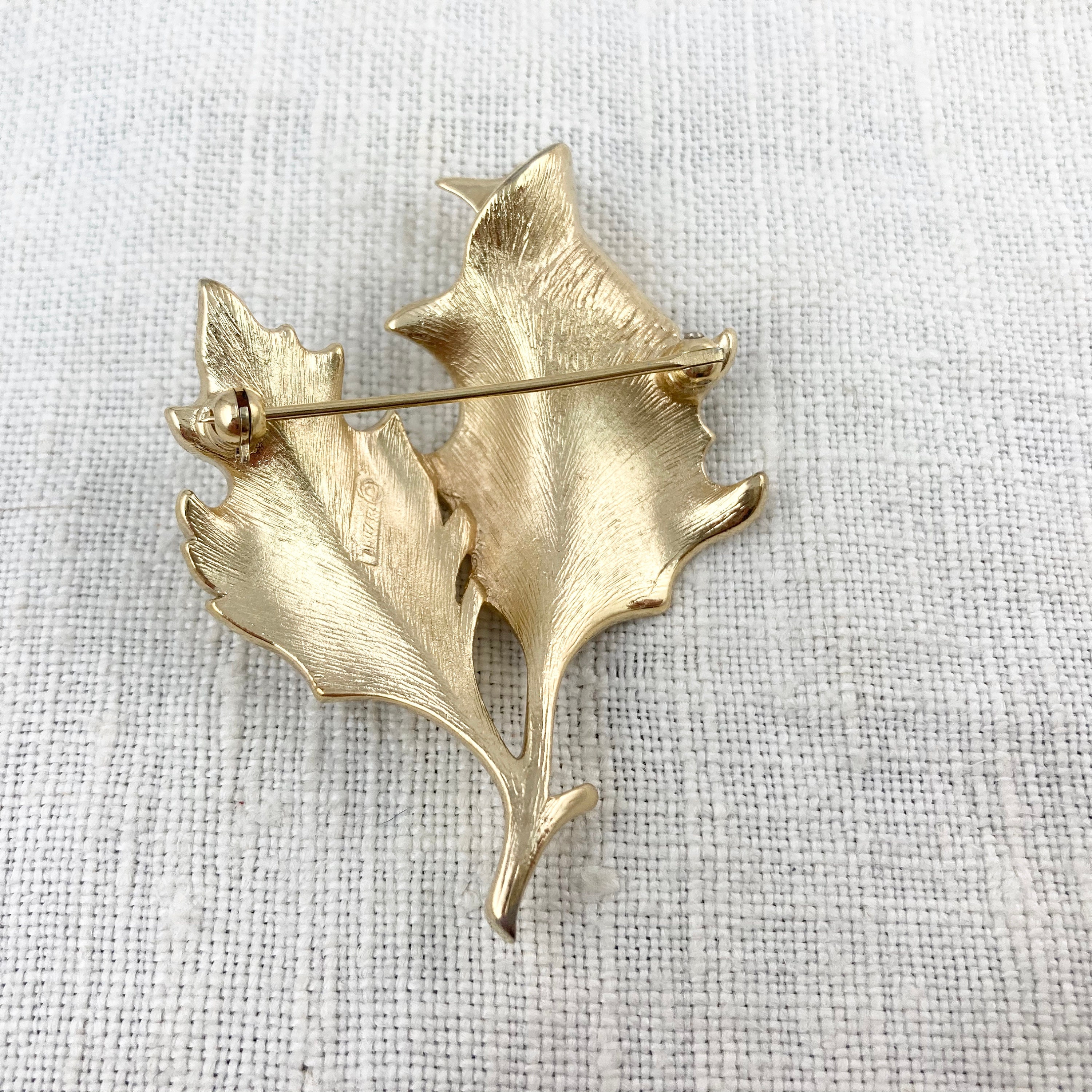 Vintage Crown Trifari Holly Pin: Gold Tone Christmas Holiday - Etsy 日本
