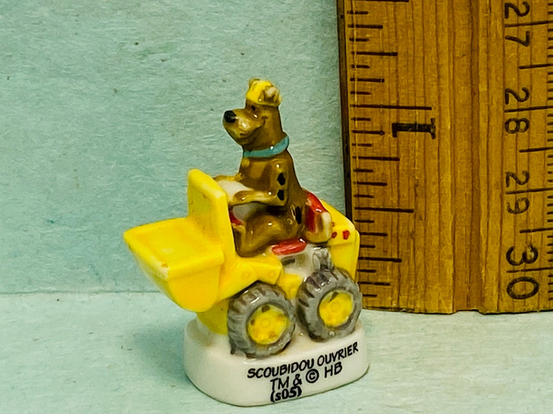 SCOOBY DOO Scoobydoo Figure Cartoon Dog Dozer Construction Worker ...