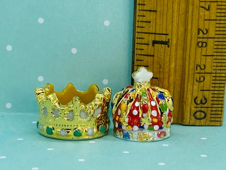 FAMOUS CROWNS Royalty King & Queen Crown Tiara Mardi Gras Epiphany King ...