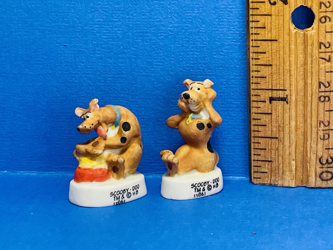 2 SCOOBY DOO Scoobydoo Figures Cartoon Dog Scooby French Feve Feves ...