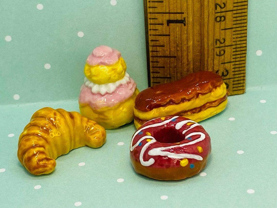 FANCY CAKES Coffee Shop Cafe Bakery Pastries Donut Croissant Eclair ...