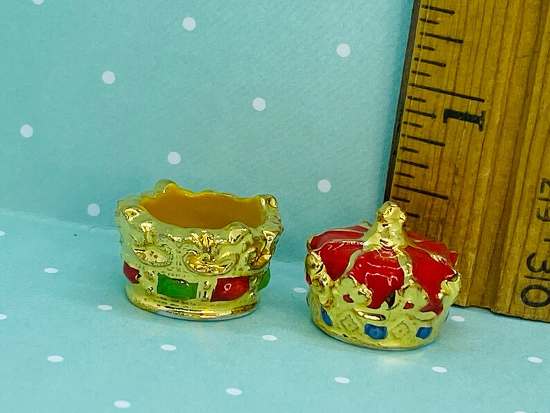 FAMOUS CROWNS Royalty King & Queen Crown Tiara Mardi Gras Epiphany King ...