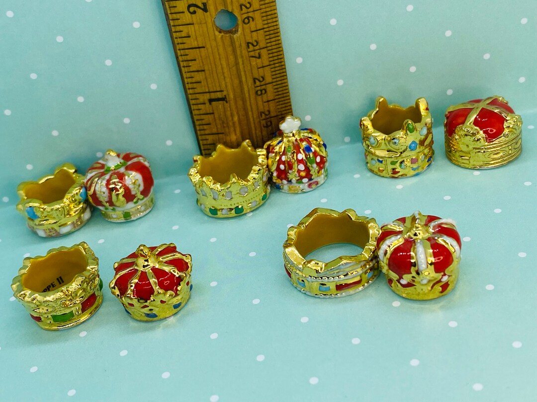 FAMOUS CROWNS Royalty King & Queen Crown Tiara Mardi Gras Epiphany King ...