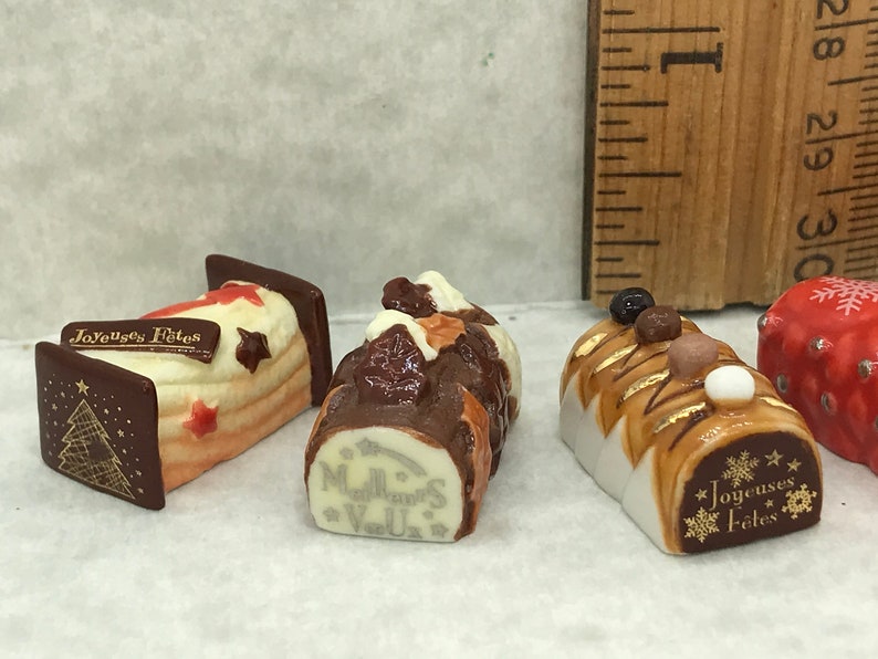 Tiny Christmas YULE LOGS Holiday Cakes Pastries Fancy Desserts Cake ...