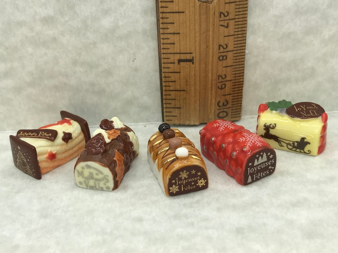 Tiny Christmas YULE LOGS Holiday Cakes Pastries Fancy Desserts Cake ...