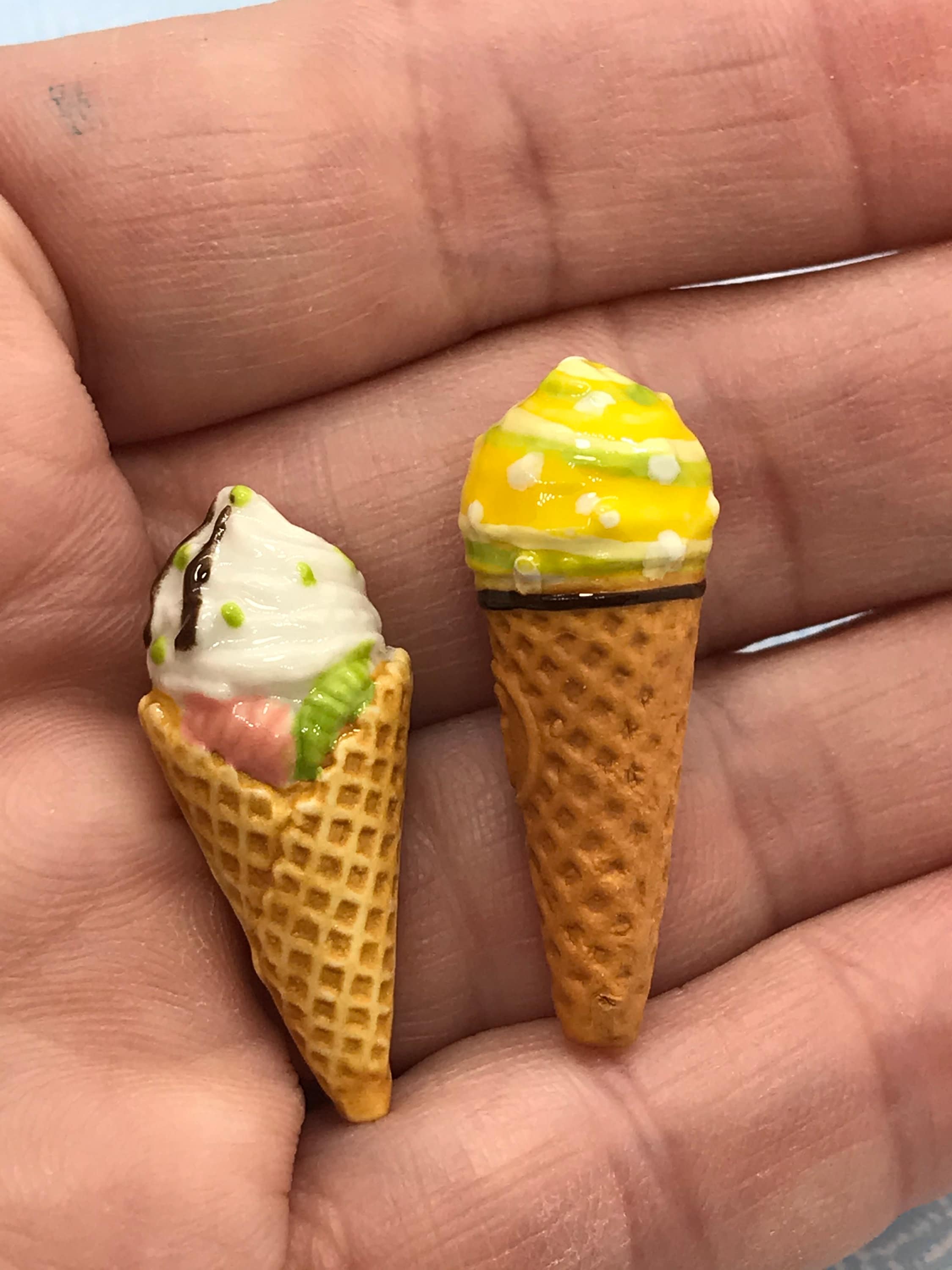 2 Fancy Ice Cream Cones Waffle Cone Sundaes Floats Parfaits Cafe Parlor ...