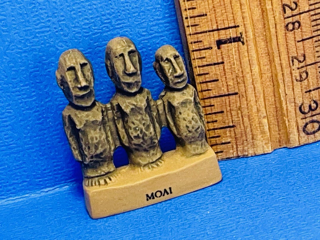 MOAI Statue Easter Island Rapa Nui Standing Figures Sculpture Monument ...