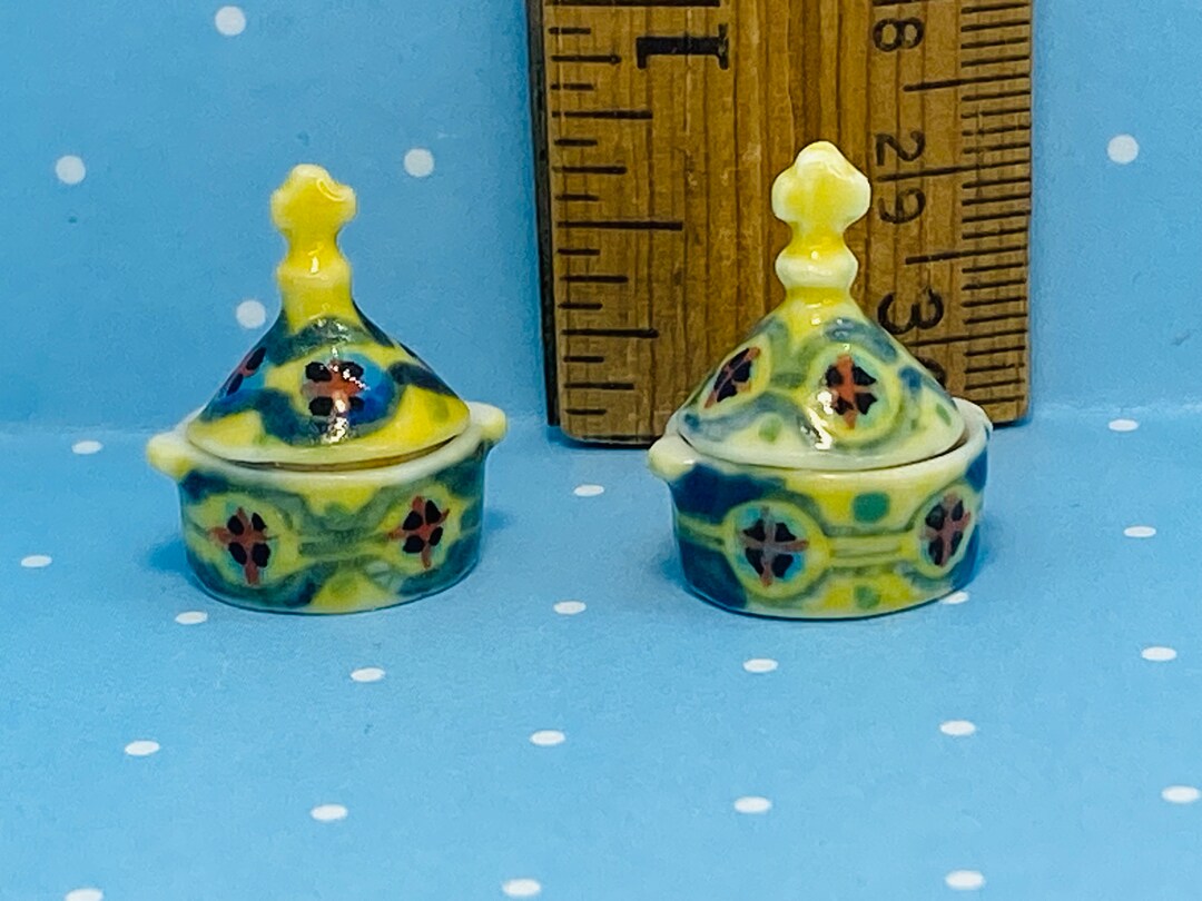 Tiny Cream Round TRINKET BOX With Cross Alter Church Mini Vintage ...