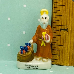 Father Christmas Traditional International Santa Pere Noel St Nickolas ...