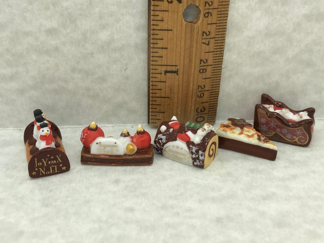 Tiny Christmas YULE LOGS Holiday Cakes Pastries Fancy Desserts Cake ...