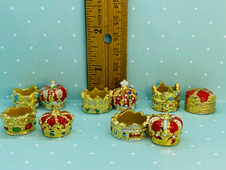 FAMOUS CROWNS Royalty King & Queen Crown Tiara Mardi Gras Epiphany King ...