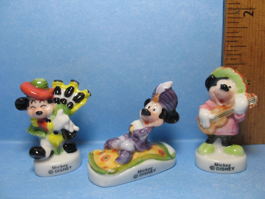 Disney's Its a Small World International Mickey Mouse Scottish, Magic ...