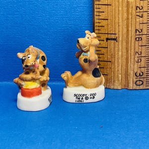 2 SCOOBY DOO Scoobydoo Figures Cartoon Dog Scooby French Feve Feves ...