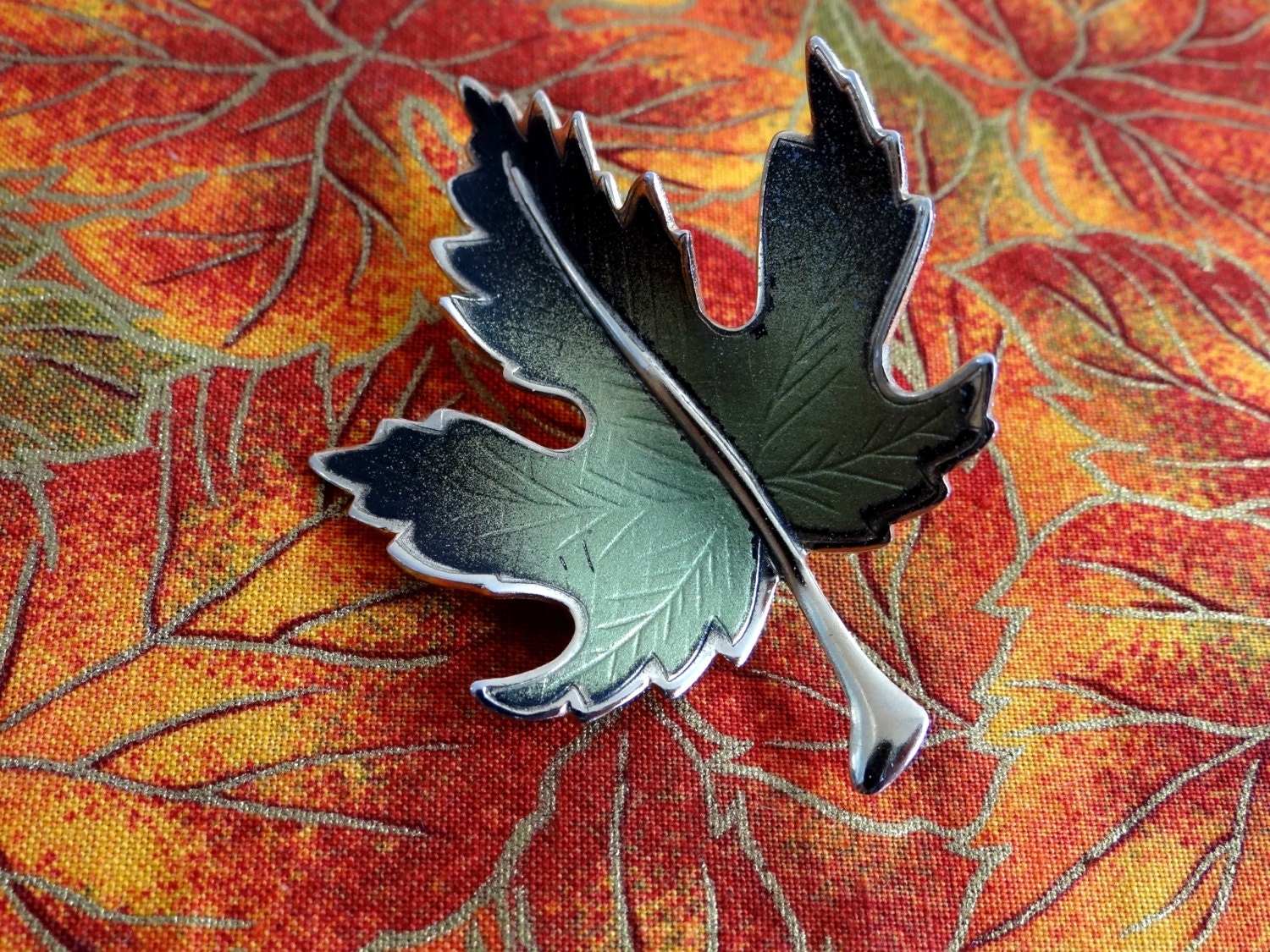 Vintage Maple Leaf Brooch 1970s Green Enamel and Gold Maple - Etsy