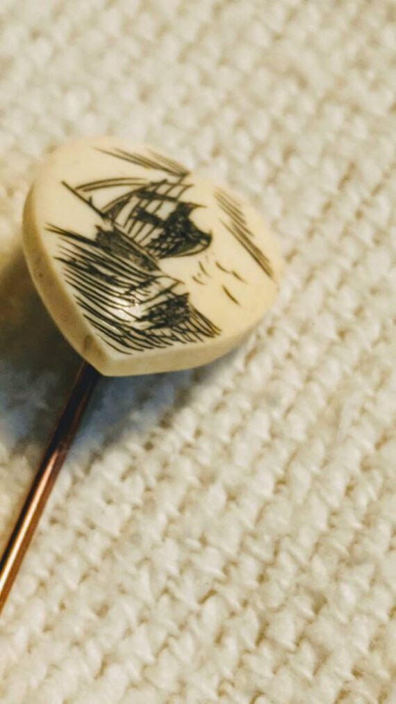 Vintage scrimshaw like - Gem Vintage scrimshaw like - Gem