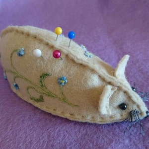 Hand Embroidered Felt Pin Cushion Mouse - Etsy