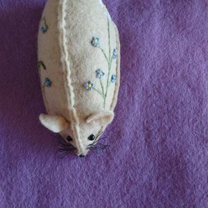 Hand Embroidered Felt Pin Cushion Mouse - Etsy