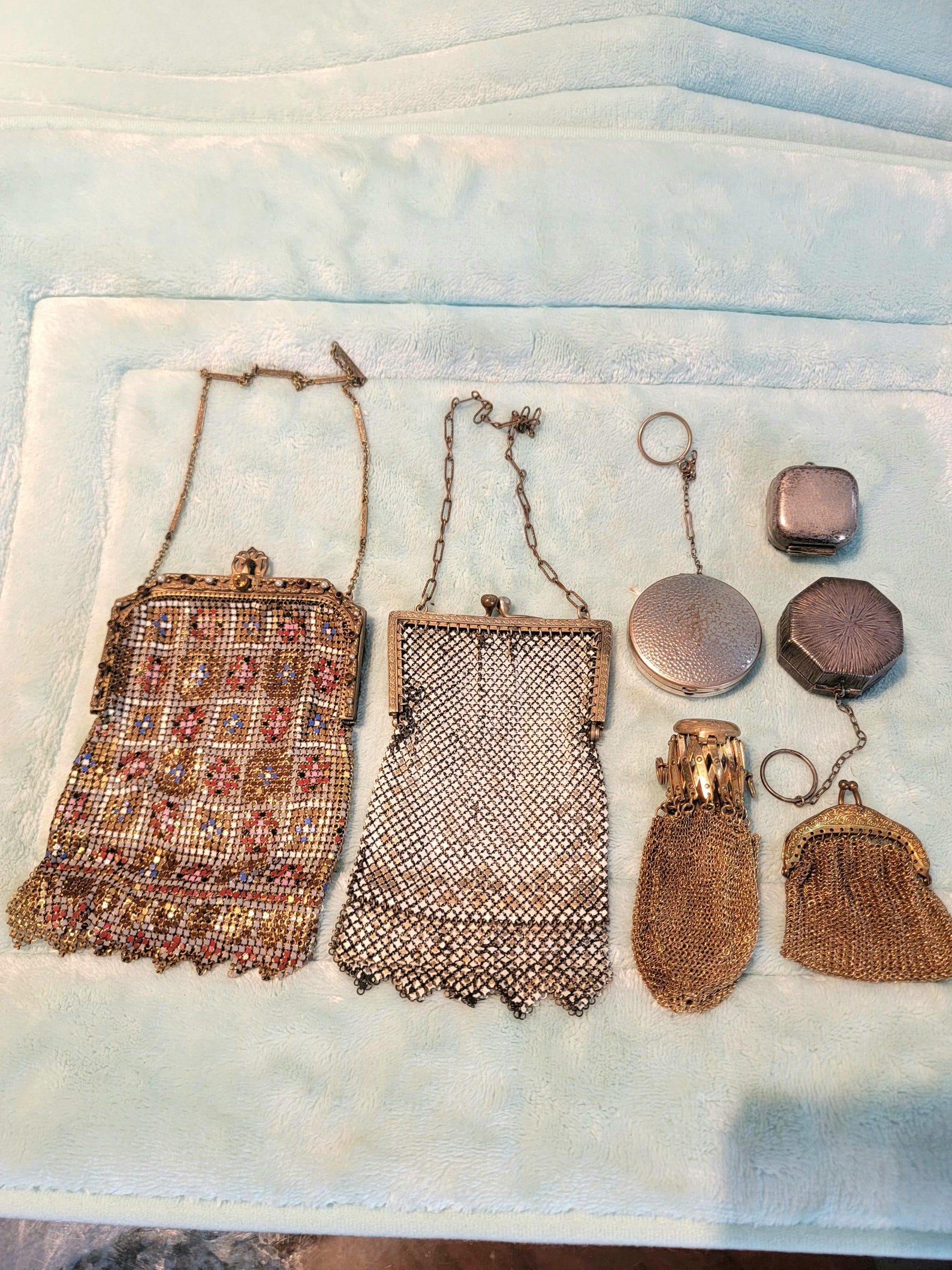 Collection of Vintage Mesh Bags and Compacts From the 1900s to the Art ...