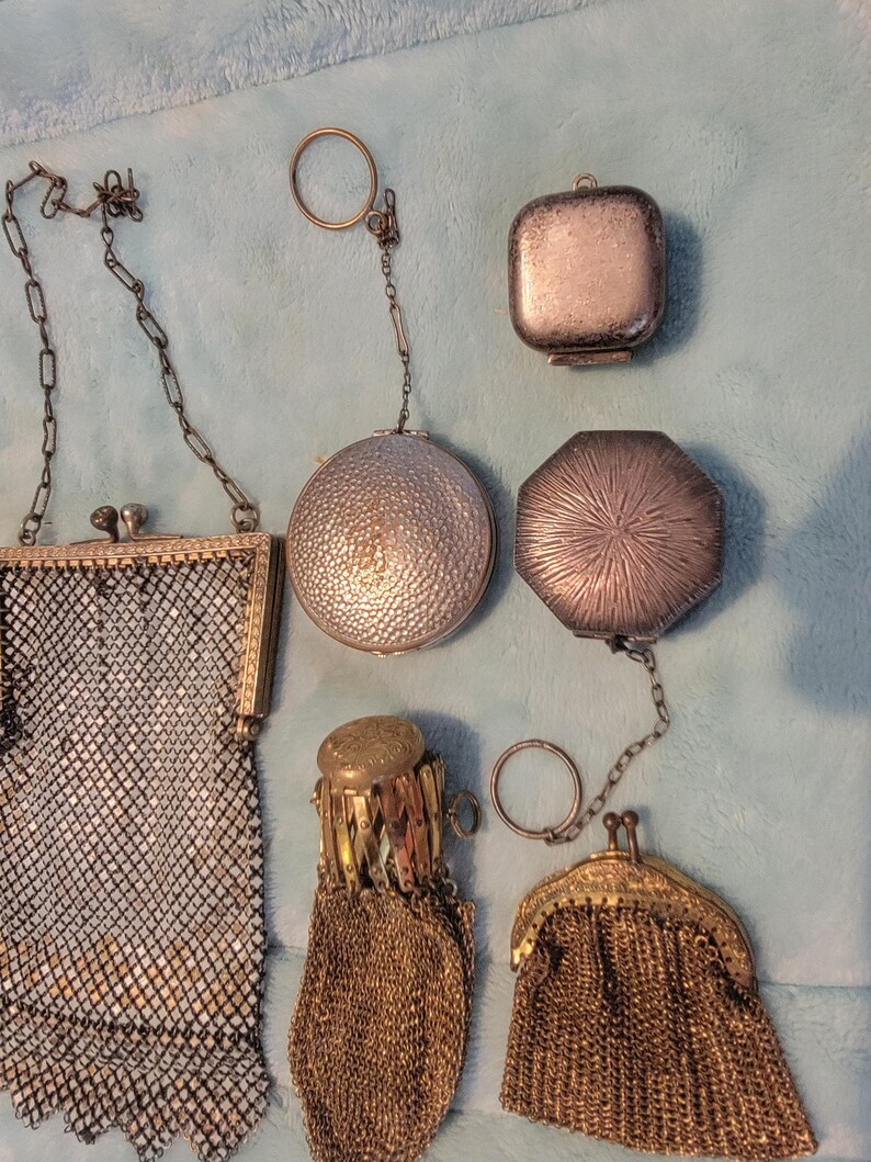 Collection of Vintage Mesh Bags and Compacts From the 1900s to the Art ...