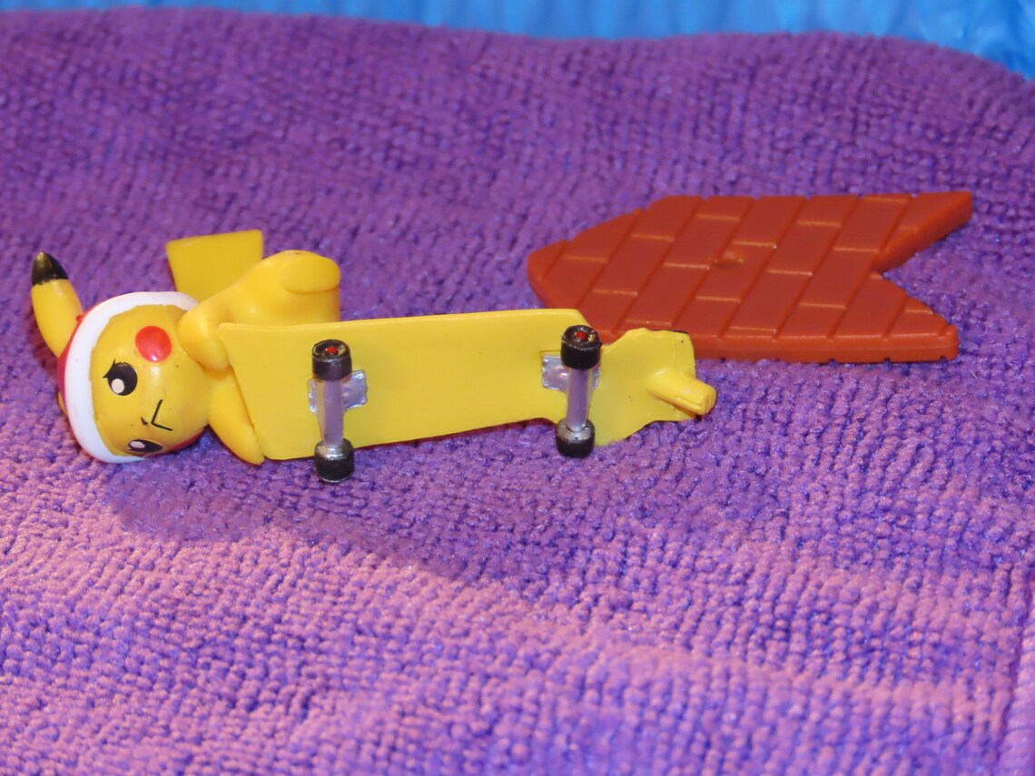 Pikachu Skateboard Stunt Pokemon Figurine - Etsy Israel