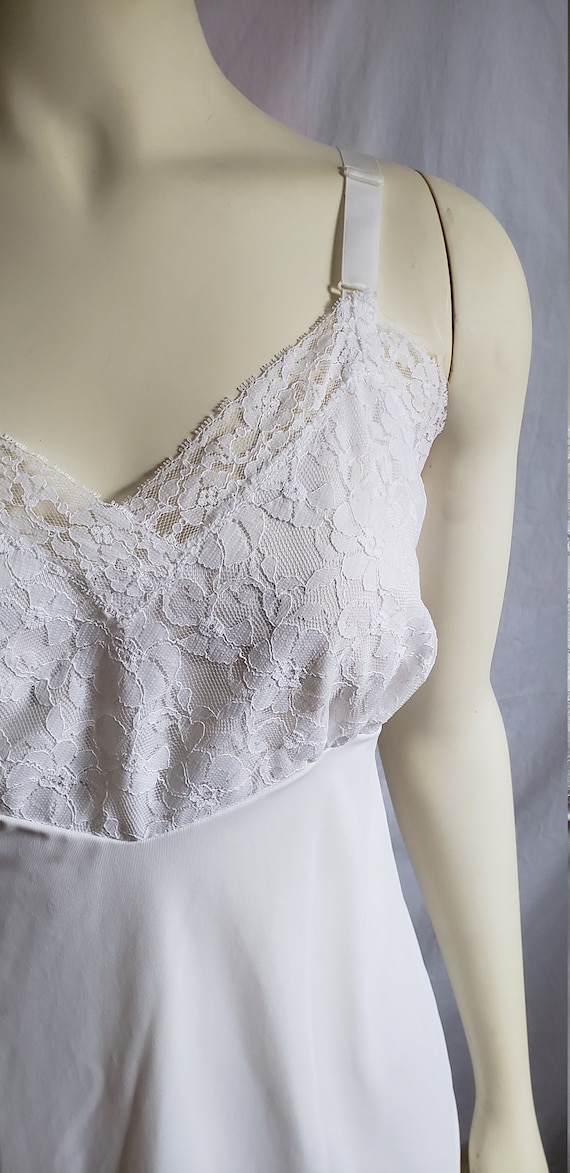 1960s Pretty White Full Slip with Lace / M / L - Gem