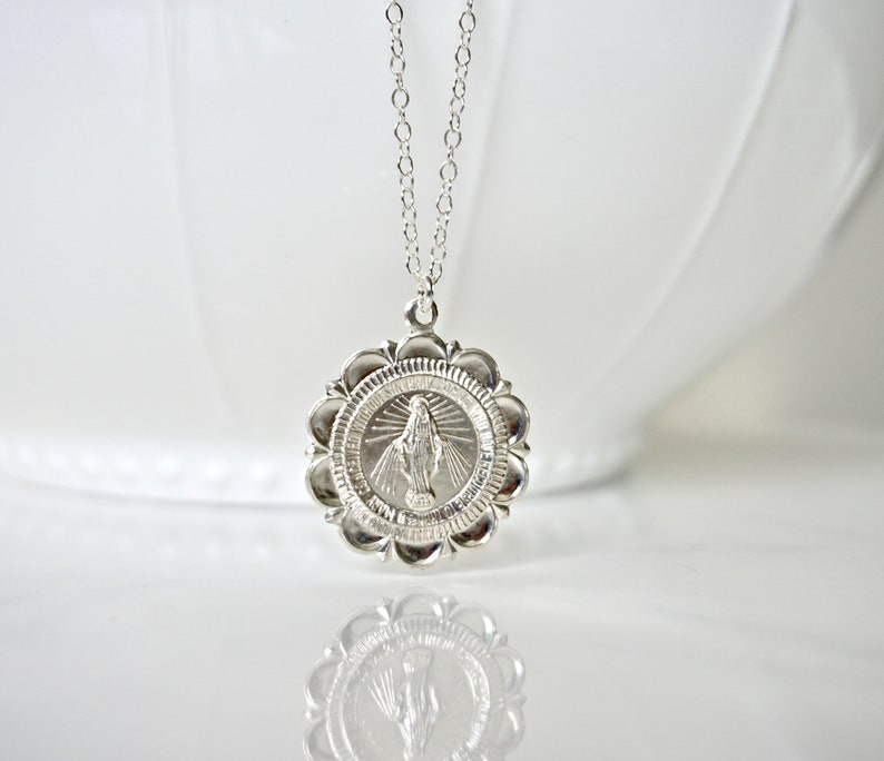 Sterling Silver Virgin Mary Medallion Scalloped Edge Necklace - Etsy