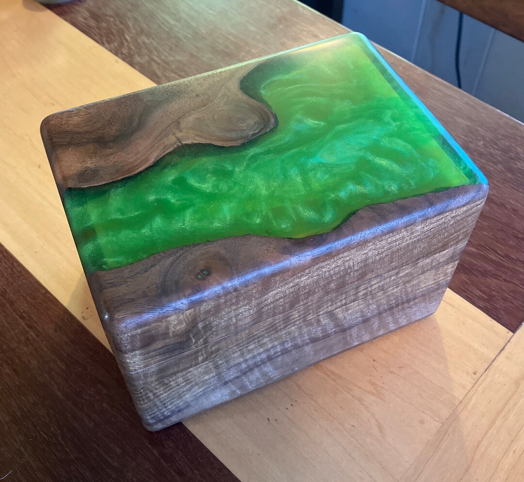 Black Walnut/epoxy Green Unhinged Box - Etsy