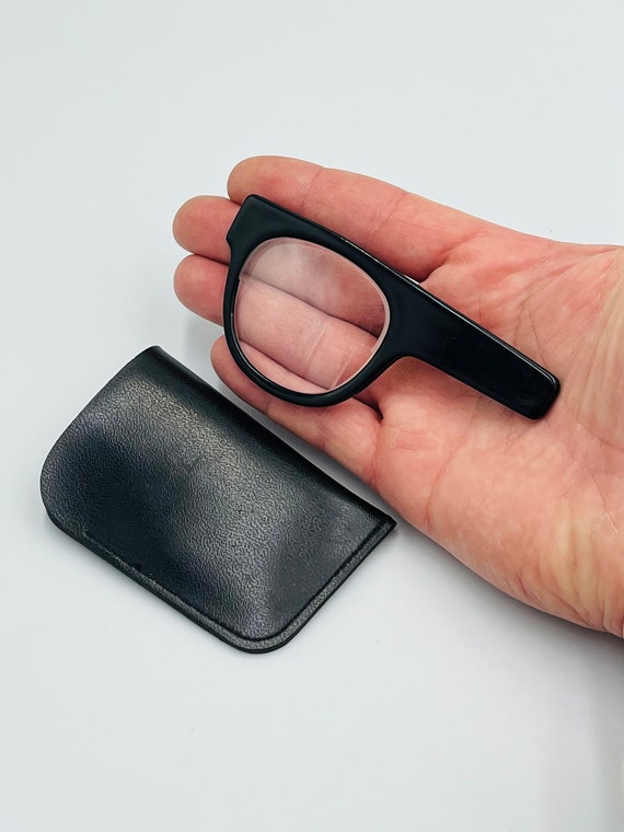 weird half frame monocle with original case - Gem