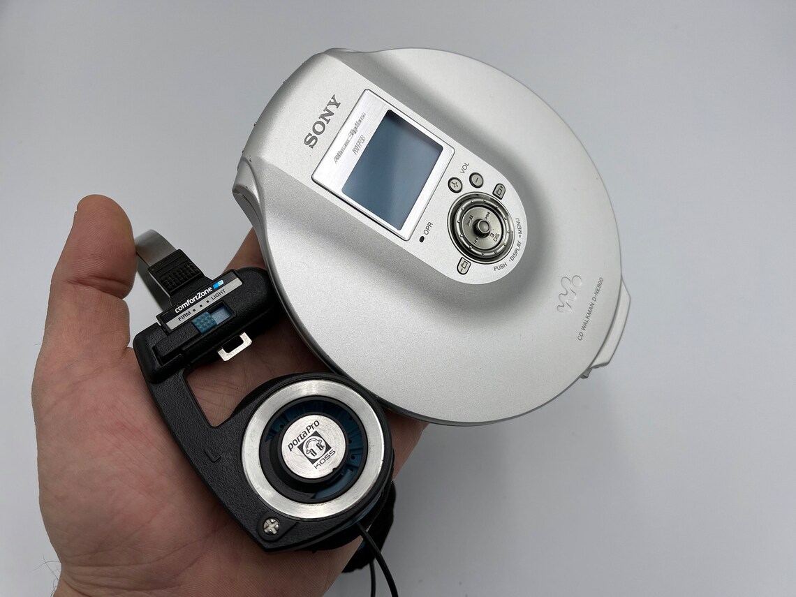 CD Mp3 Sony Walkman Cd Player Mp3 Player High End Works Perfect Discman ...
