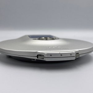 CD Mp3 Sony Walkman Cd Player Mp3 Player High End Works Perfect Discman ...