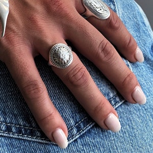 Antique Silver Round Disc Hammered Ring, Modern Adjustable Circle Ring ...