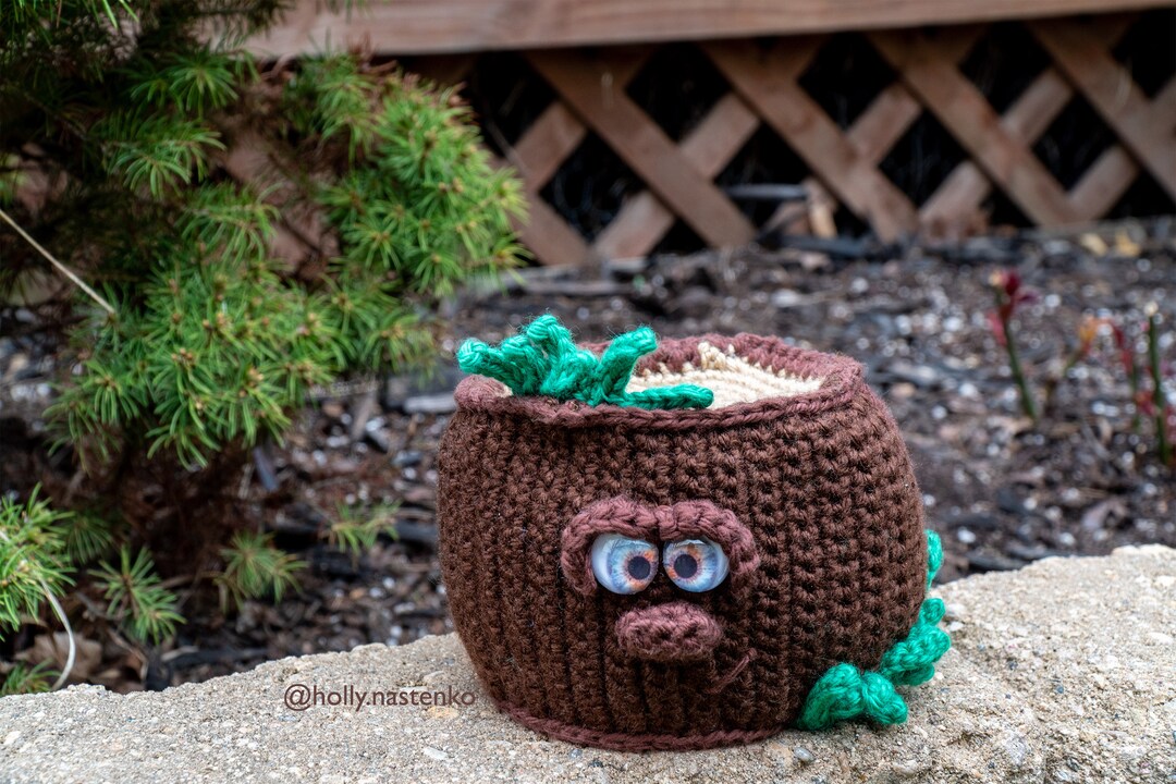 Crochet Tree Stump: Fantasy Storytelling Decor, Unique Pincushion - Etsy